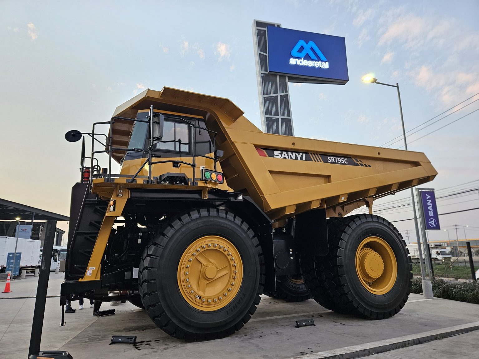 SANY presenta su nuevo camión minero SRT95C - Revista de Transporte Terrestre SANY presenta su ...