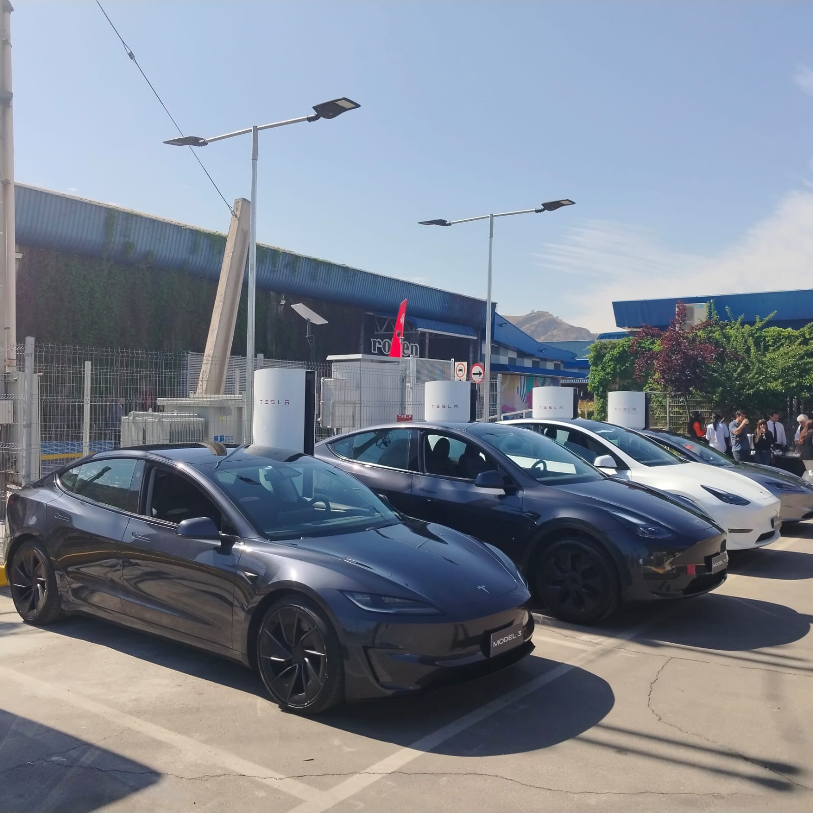 Tesla presenta los primeros Superchargers en Chile - Rtt Revista ...