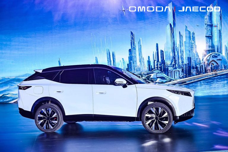 OMODA C7 llega con la única pantalla deslizante de 15,6 pulgadas de su ...