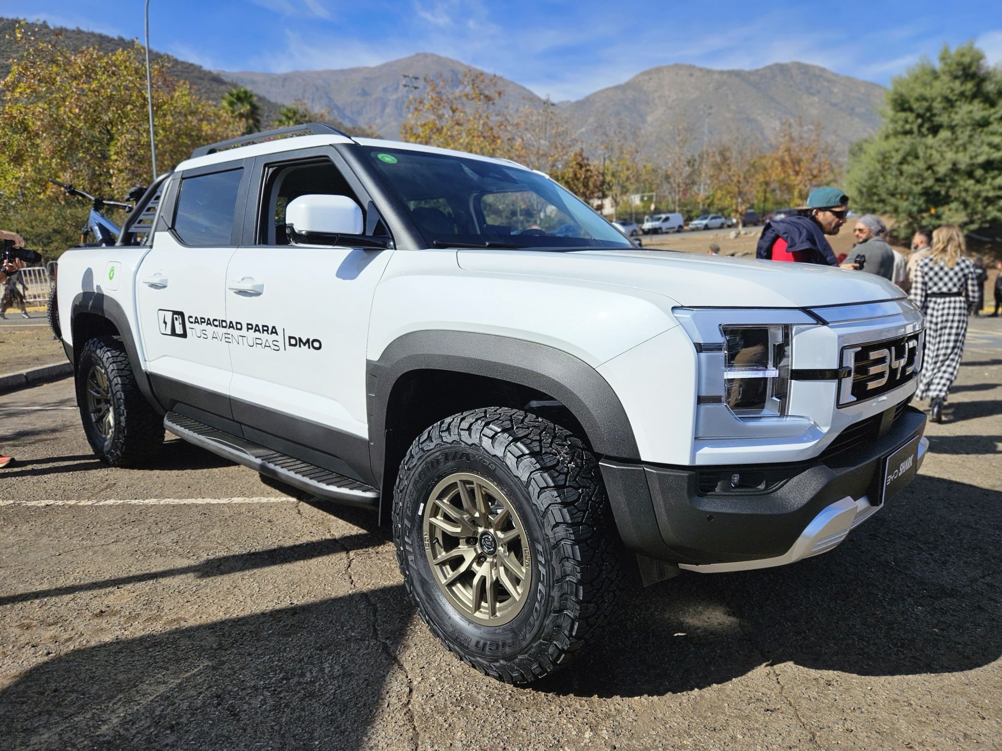 BYD presenta la Shark: la primera pickup híbrida enchufable 4×4 de ...