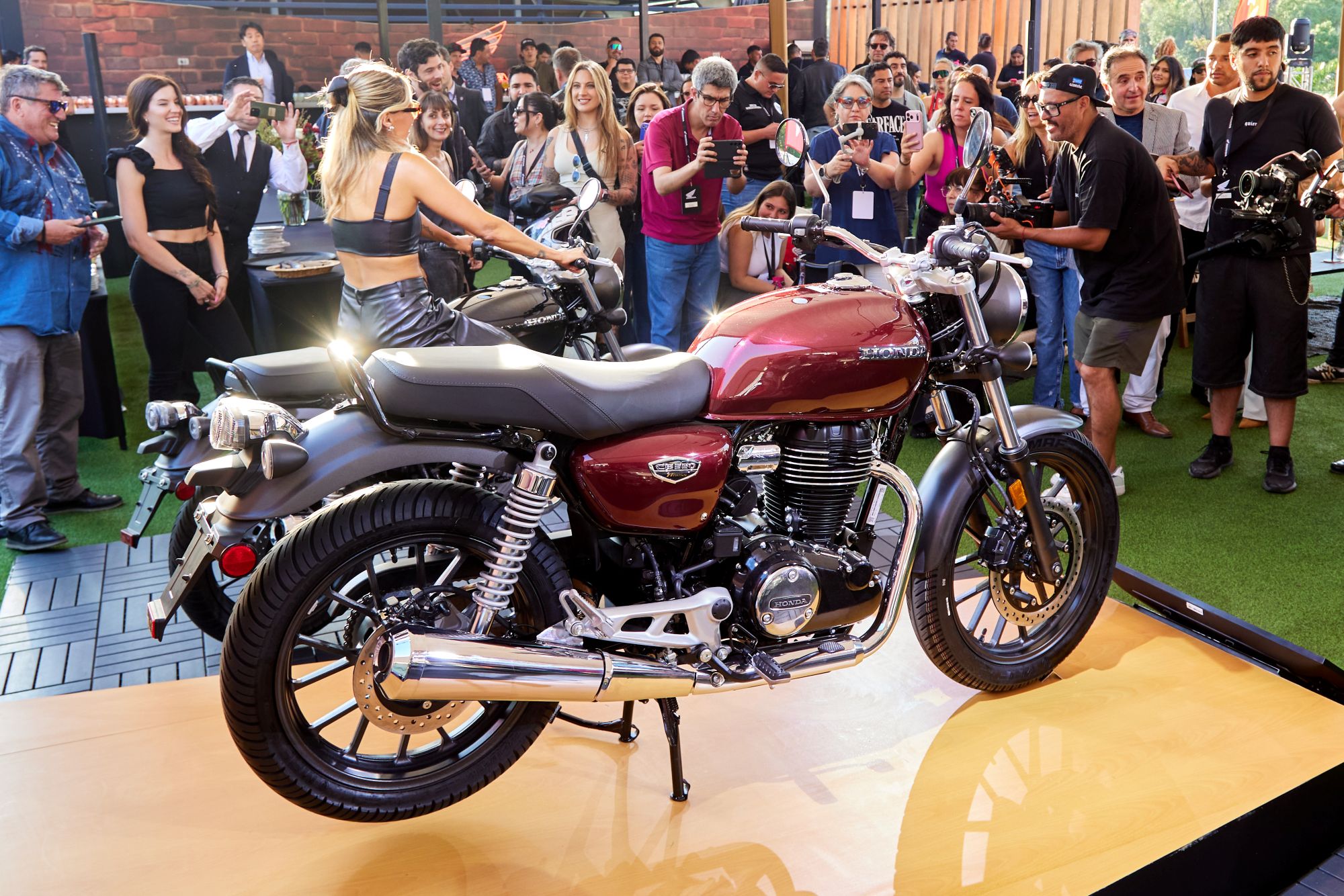 Honda presenta en Chile sus nuevas CB350 H’Ness y CL300 - Rtt Revista ...